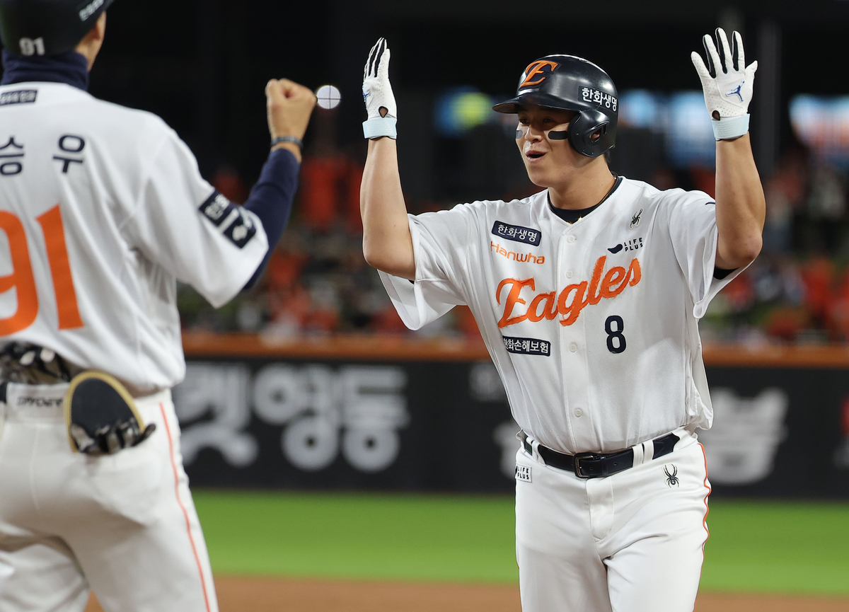 한화, 삼성 꺾고 19년 만에 한국시리즈 진출···LG 잡으러 간다[PO5]