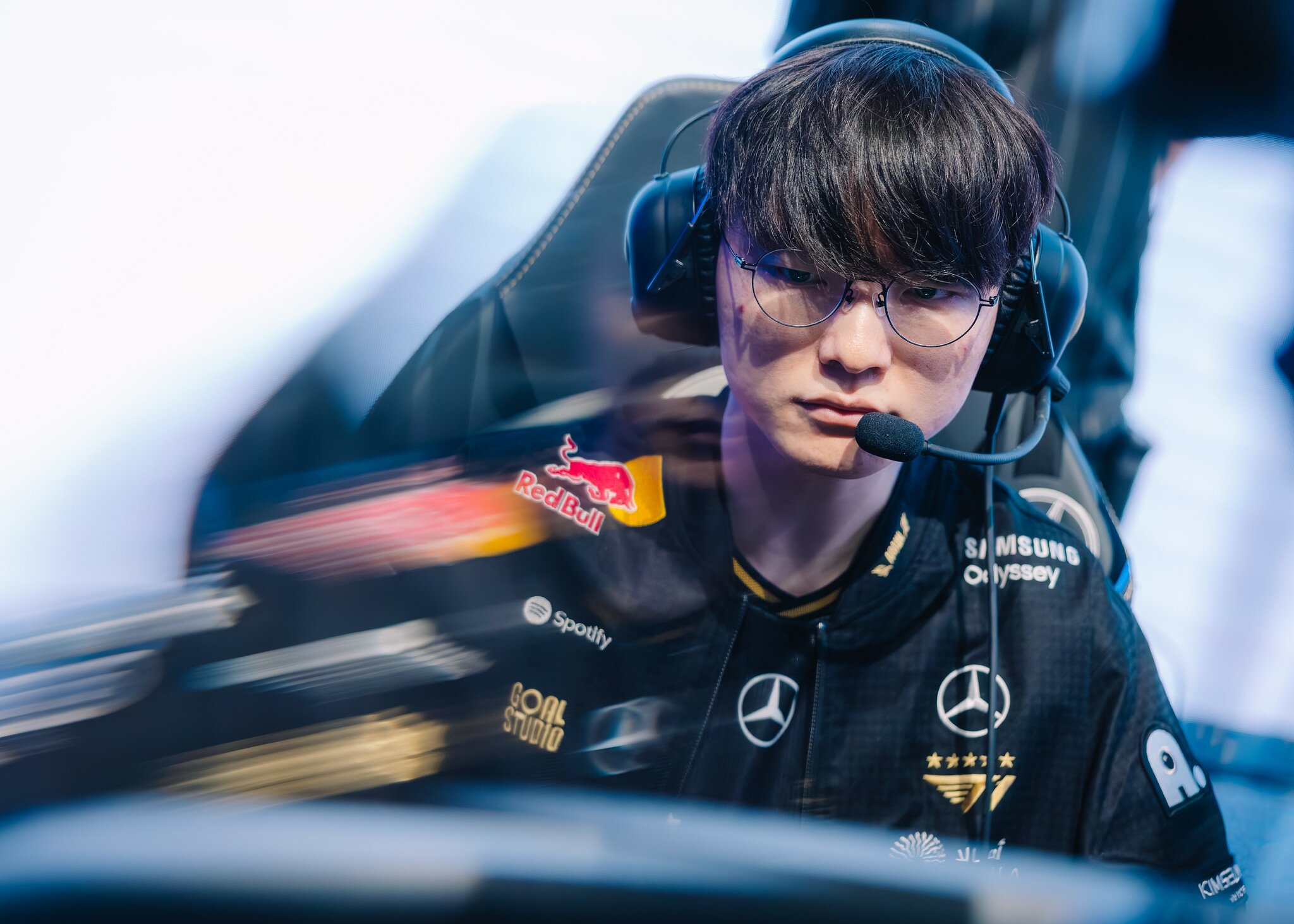 '페지르를 풀어?' T1, MKOI에 1세트 선취 | 인벤