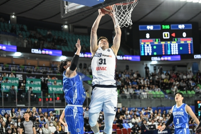 ‘패패패패패패패패’ 장재석에게 무너진 KOGAS, 역대 개막 최다 연패 단독 2위…마레이 빛난 LG, 현대모비스 꺾고 3연승 [KBL]