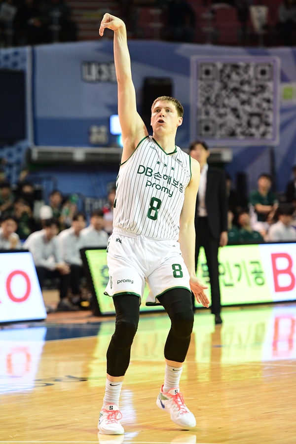 '엘런슨 31점' DB, 삼성에 94-80 완승…LG·KCC는 공동 1위 도약