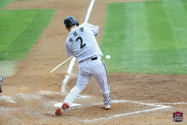 PO 맹활약 강속구 투수에 "걱정했다"→첫 타석 2루타 작렬! '2안타 2타점' LG 문보경, "비슷하면 때리려 했다" [KS1]