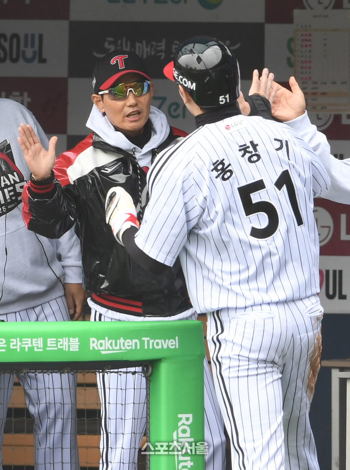 실전 감각? 저희 LG인데요? LG, 독수리 군단에 2점 헌납했지만…2:0→4:0→4:2→6:2→8:2 [KS1]