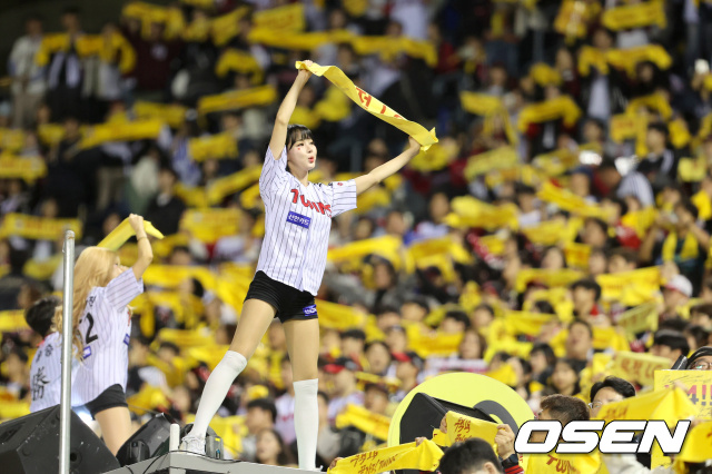 '오렌지 물결' 잠실구장도 접수하다, LG는 '노란색+빨간색'으로 맞불 놓다 [KS1]