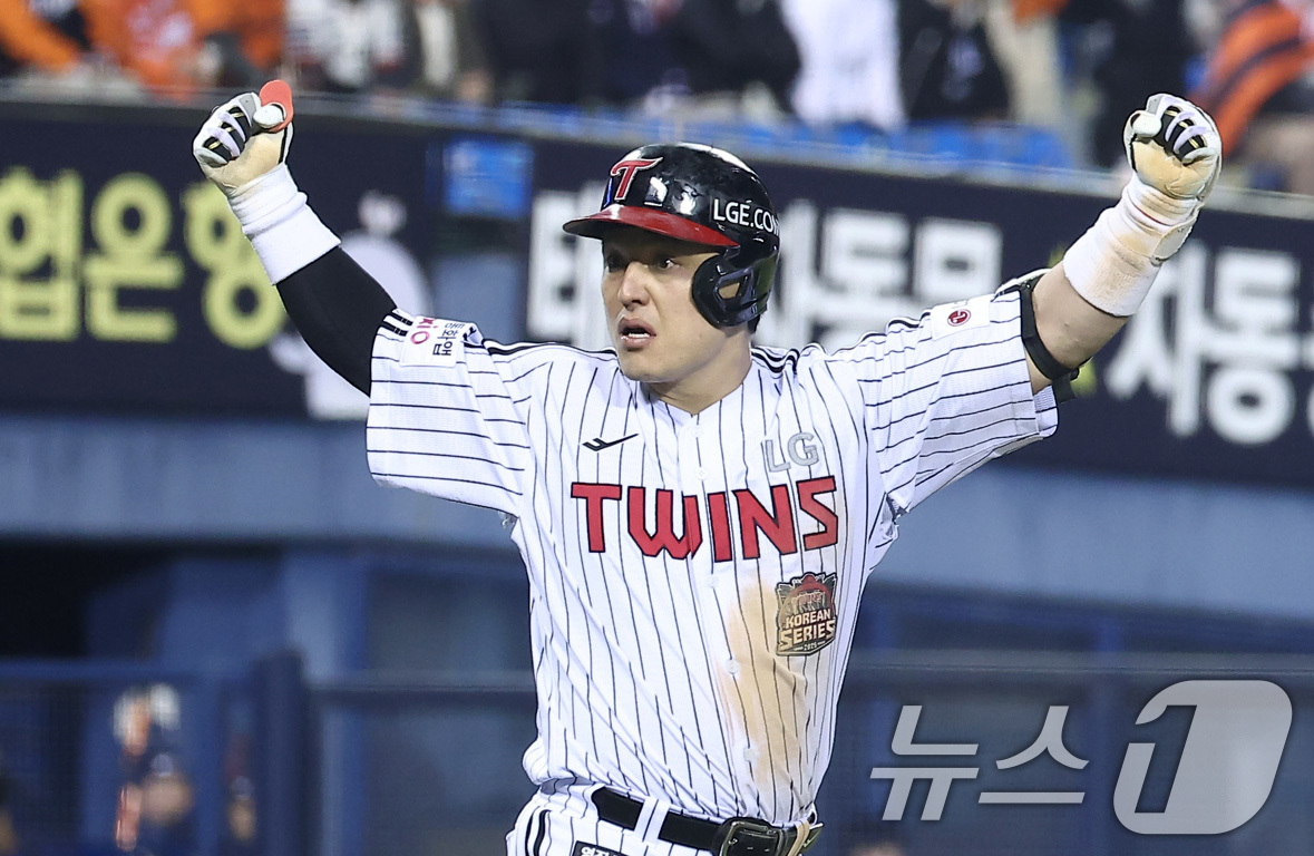 화끈한 LG, 한화 13-5 완파 '2연승'…문보경 데일리 MVP(종합)[KS2]