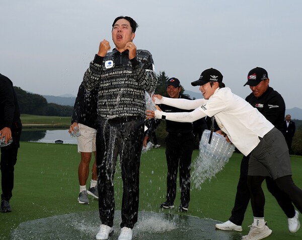 이정환, 제네시스 챔피언십 대역전 우승…상금9억8천만원+GV80 등 '특급 혜택' [KPGA·DP월드투어]