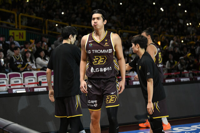17점 차 뒤집은 LG, KCC 제압하며 정관장과 공동 1위…타마요 27득점 폭발