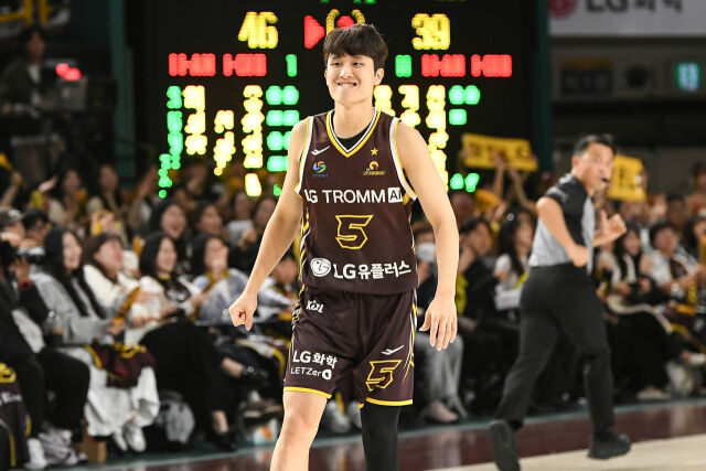 17점 차 뒤집은 LG, KCC 제압하며 정관장과 공동 1위…타마요 27득점 폭발