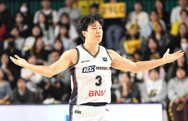 차포 떼고 공동 3위…KCC 예상 밖 선전