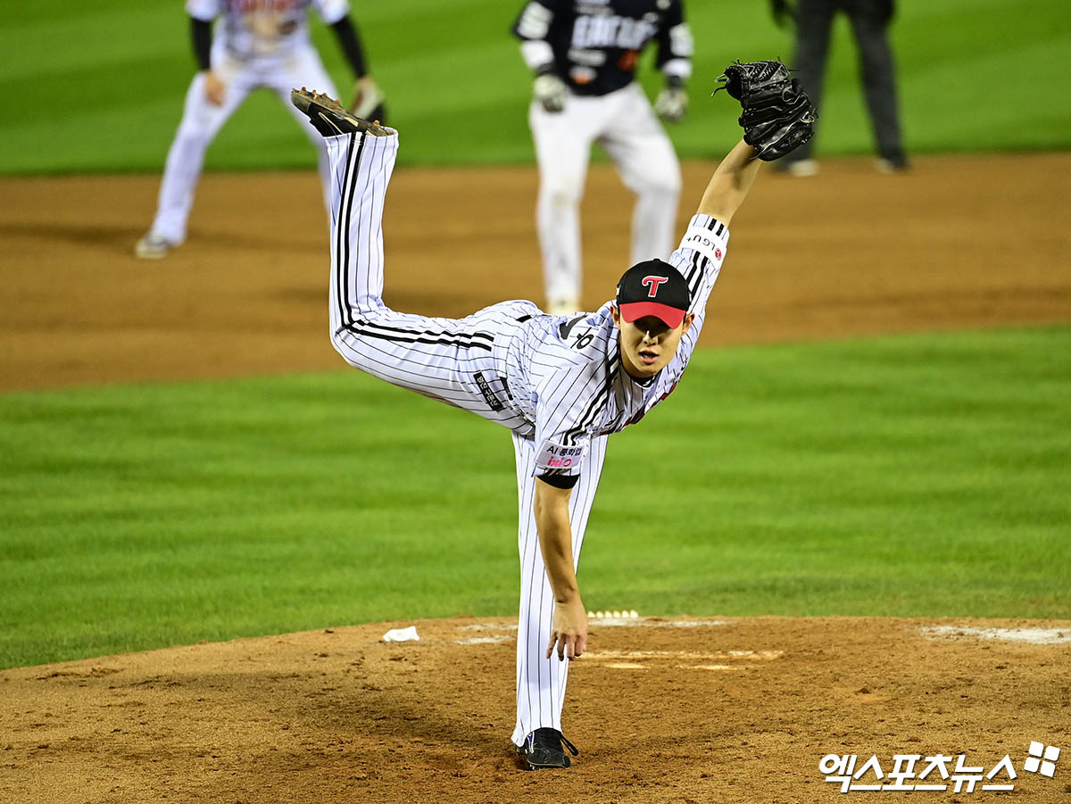 "문동주 형처럼 160km/h 이상 던지고 싶다"…LG 김영우, PO 보면서 감탄했던 사연 [KS2]