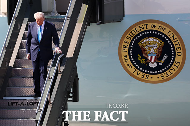트럼프 미국 대통령, APEC 참석차 한국 도착 [TF사진관]