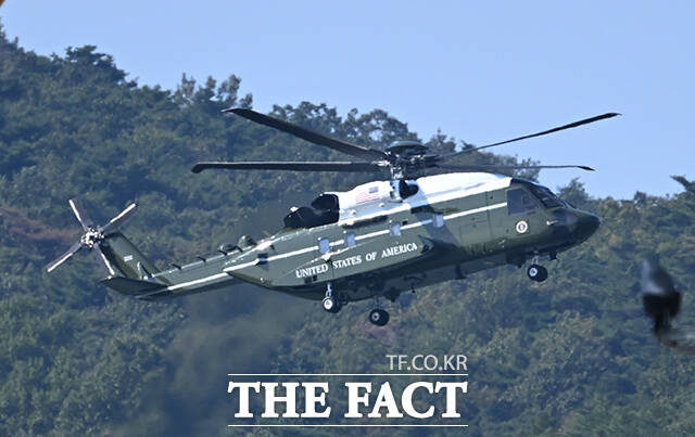 경주 도착한 트럼프 '더비스트'타고 APEC 서밋 이동 [TF포착]