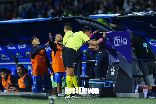 VAR 개입 확대·시간 지연 카운트다운·캡틴만 항의 허용… IFAB 내년 1월 대개편 논의 착수