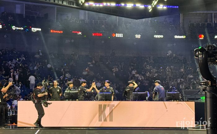 KT 롤스터, '대만 강호' CFO 격파…창단 첫 롤드컵 4강 진출[2025 롤드컵]