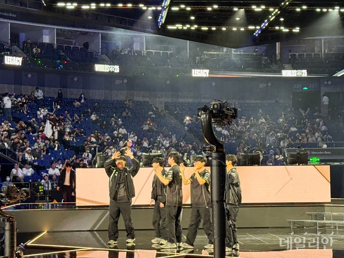 KT 롤스터, '대만 강호' CFO 격파…창단 첫 롤드컵 4강 진출[2025 롤드컵]