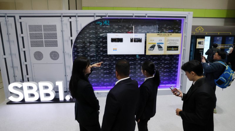 삼성SDI, EV 부진 넘어 ESS로 체질 전환... 포스코퓨처엠, 탈중국 수혜 기대 [株토피아]