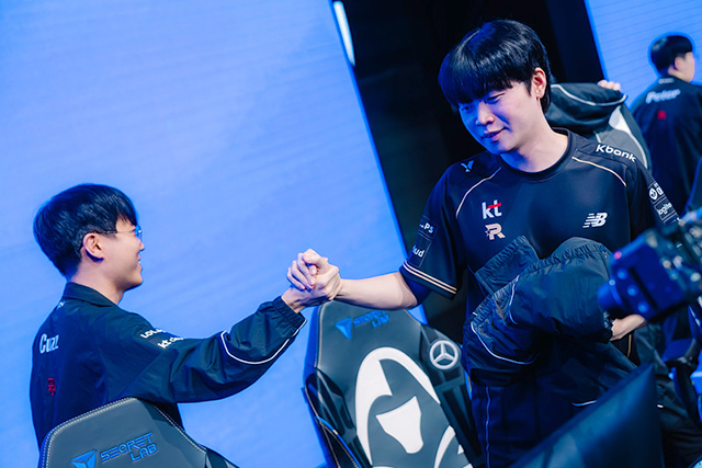 [2025 월즈] KT, 8강 1세트 깔끔한 경기력으로 CFO에 완승