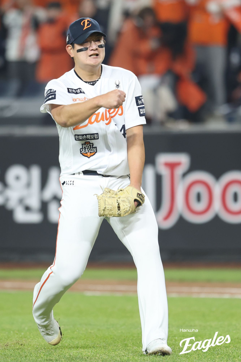 무려 29일 만에 되찾은 웃음 그리고 눈물...KS 승리 투수 김서현 "오랜만에 잘 막았다는 생각에" [KS3 스타]