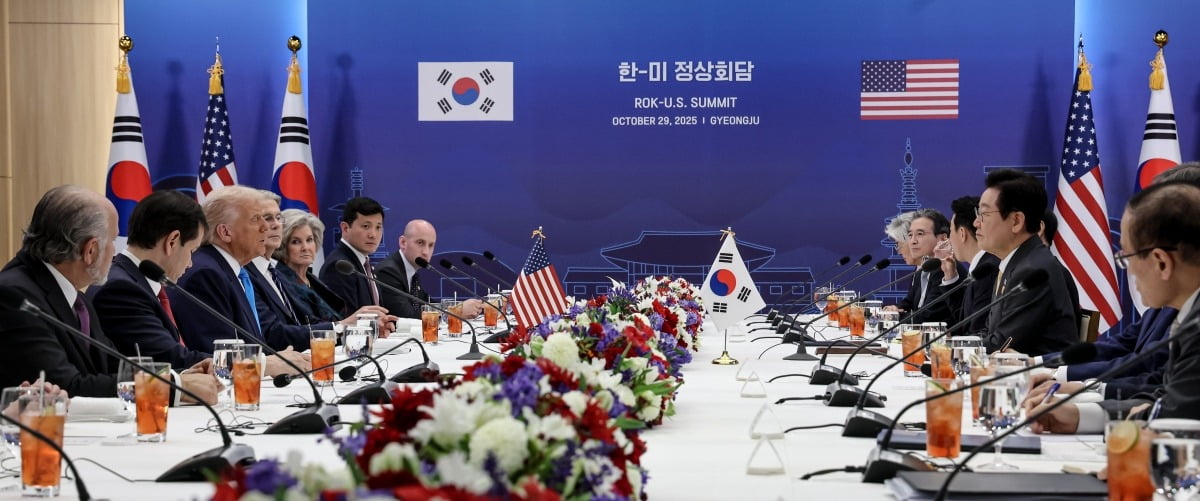 한미, 늦어도 2035년까지 국방비 GDP 3.5%로 증액 공감 [APEC 2025]