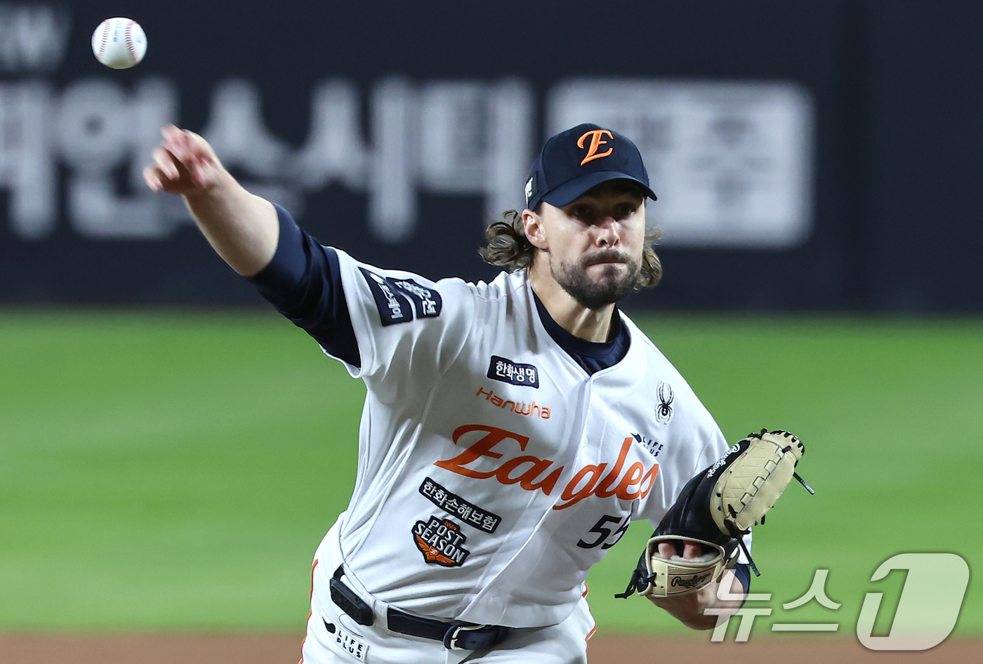 신들린 한화 와이스, LG 타선 압도…7⅔이닝 117구 7K 1실점[KS4]