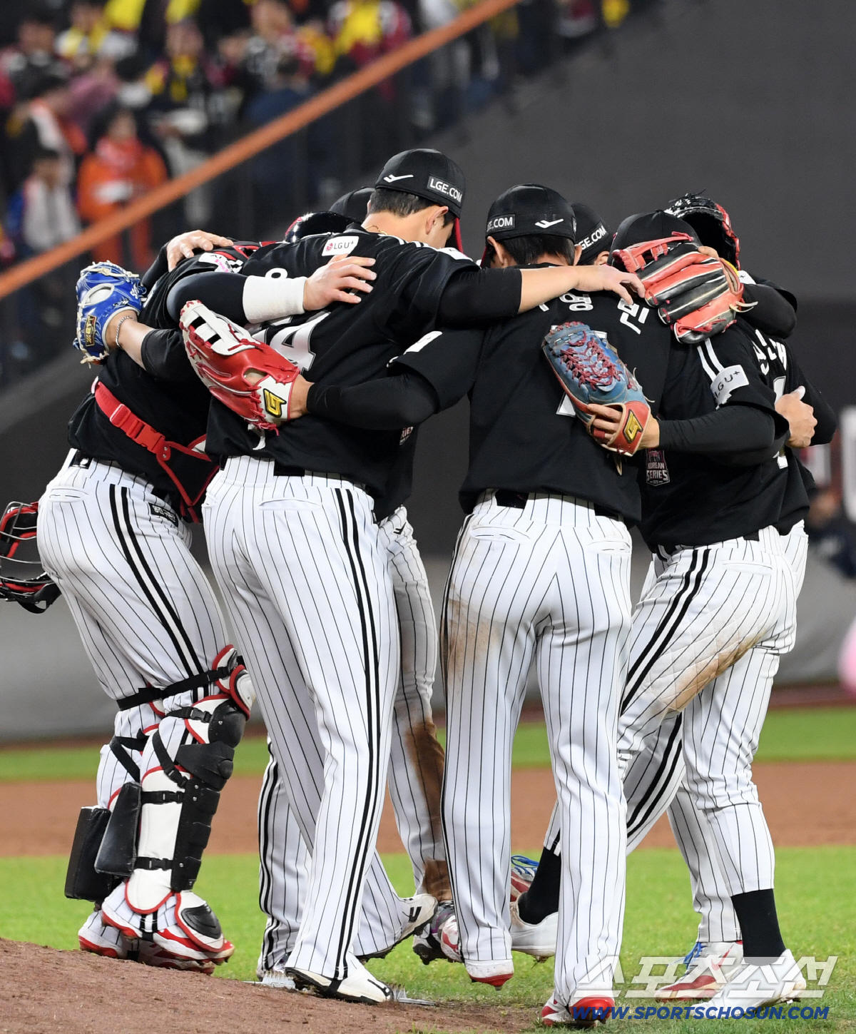 이걸 이기네? LG 문보경도 어리둥절 → "솔직히 이길 줄은 몰랐죠" [KS4]