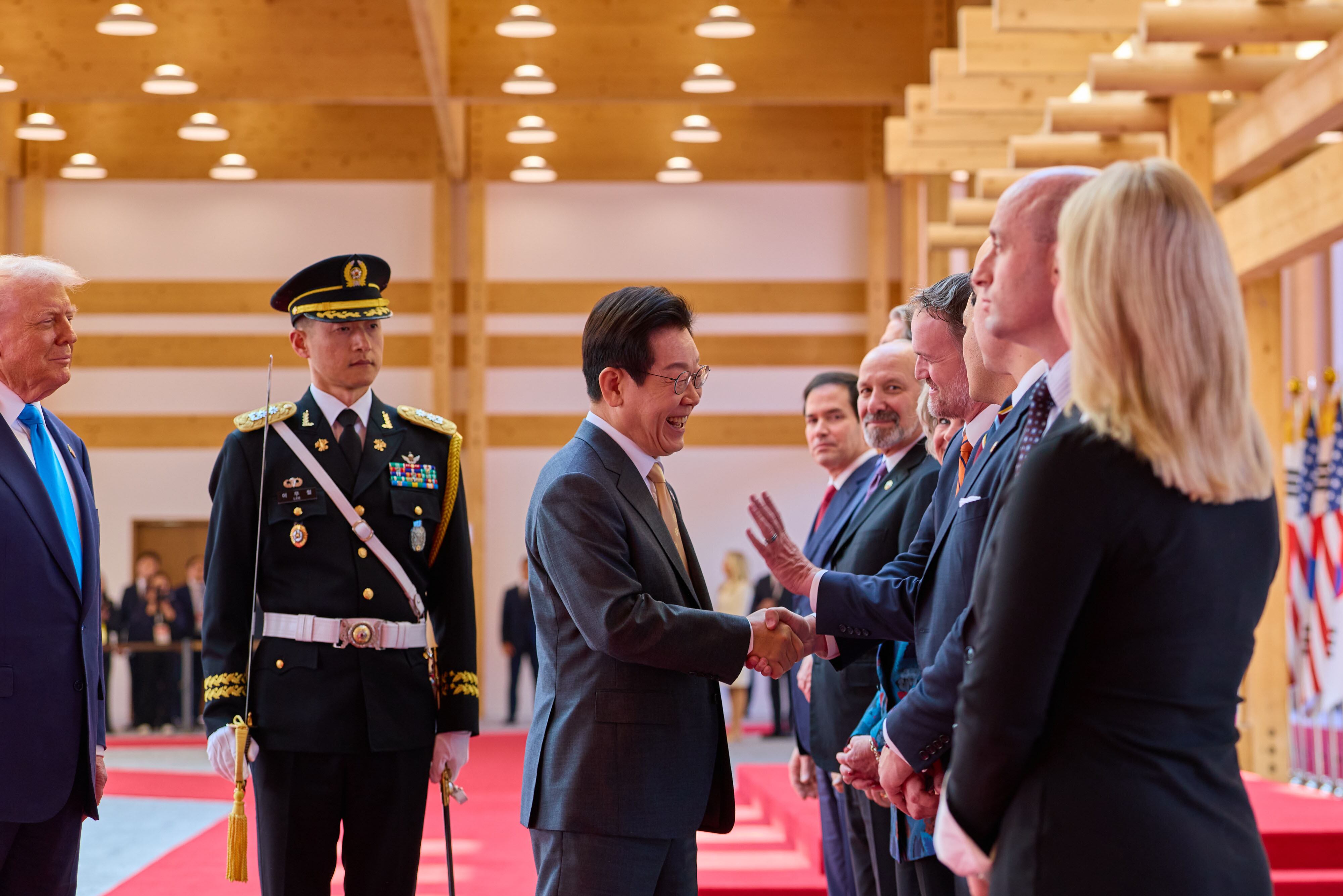 백악관 “대한항공, 보잉기 103대 구입… 가스공사, 美 LNG 연 330만t 사기로”