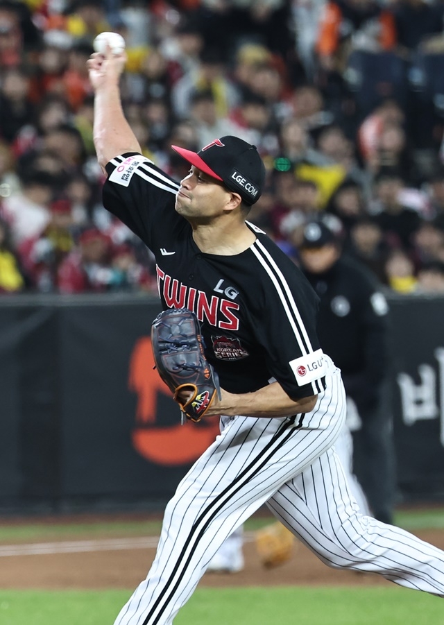 “선발 싸움 잘 해줘야”→6이닝 KKKKK 1실점 99구 역투…담 증세 털어낸 LG 치리노스, 염갈량 기대에 완벽 부응했다 [MK KS4]