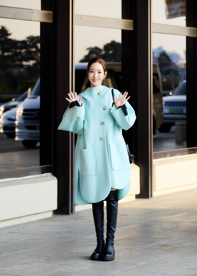 박민영, '37kg 뼈말라' 지웠다…'볼통통' 재장착한 극강 러블리 미모