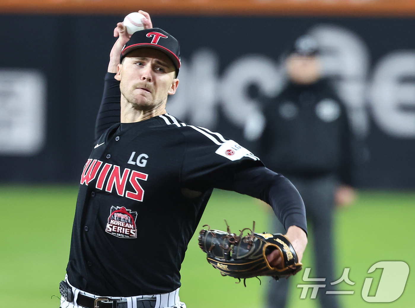 LG 톨허스트, 5일 만에 또 한화 타선 봉쇄…7이닝 1실점[KS5]