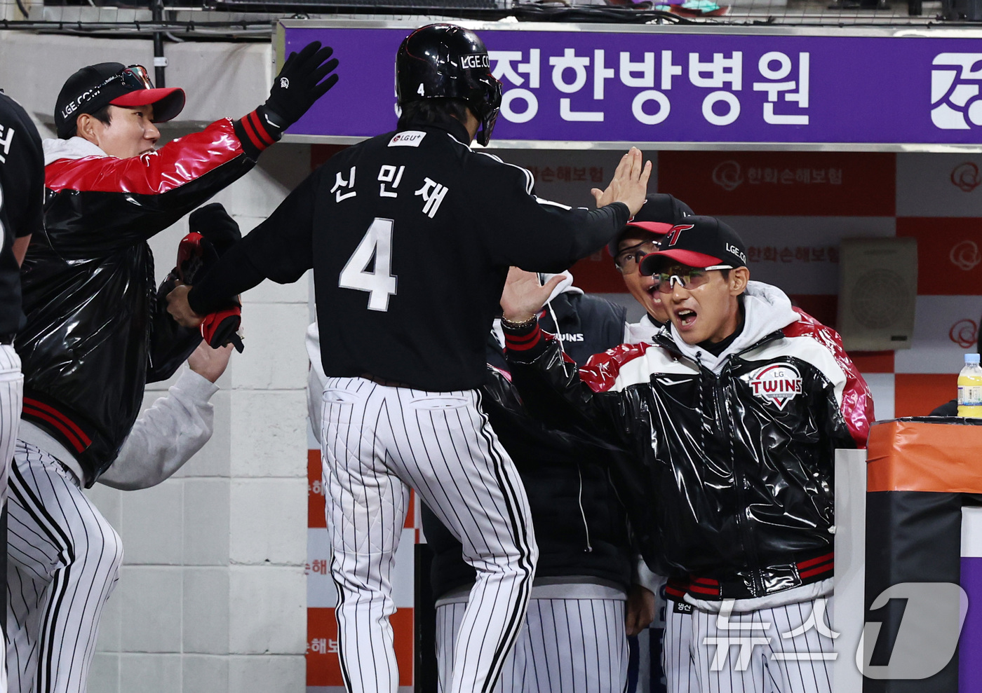 '김현수 맹타' LG, 한화 4-1 제압…2년 만에 통합 우승 'V4'[KS5]