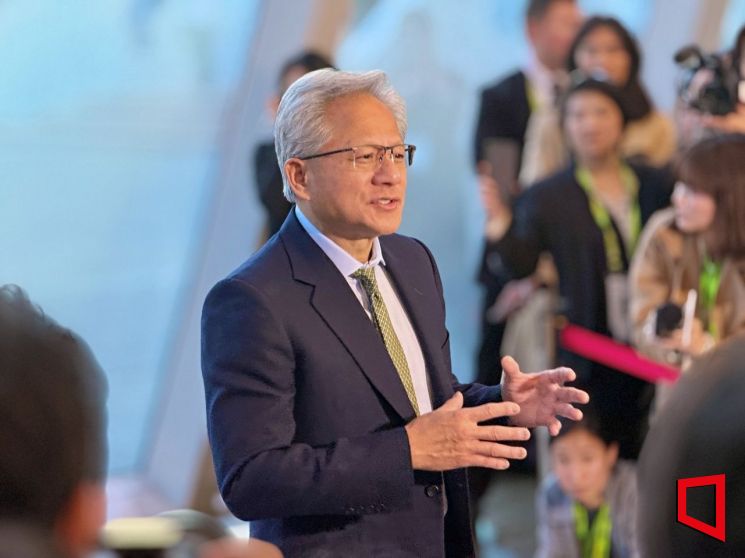 [경주APEC]젠슨 황 "HBM97까지 함께…삼성, 로봇칩도 만들어"(종합)