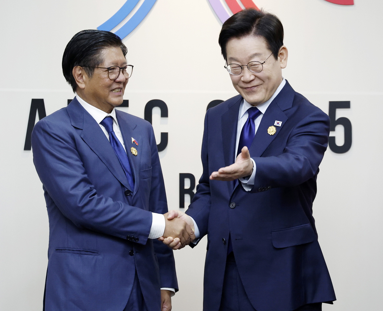 Lee hails Philippines as ‘special friend’ during summit with Marcos