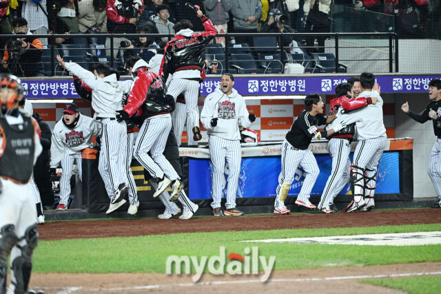 LG 1-4→7-4 미친 대역전 드라마, '담 증세' 치리노스 이런 경기 처음이야 "내 커리어에 없었다, 동료들에게 감동했다" [MD대전 KS5]