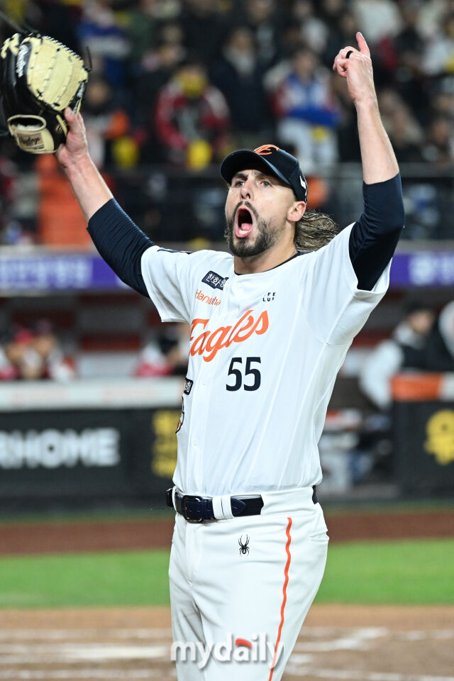 LG 1-4→7-4 미친 대역전 드라마, '담 증세' 치리노스 이런 경기 처음이야 "내 커리어에 없었다, 동료들에게 감동했다" [MD대전 KS5]