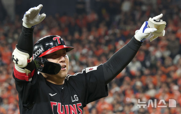 LG, 한화 꺾고 2년 만에 통합 우승·통산 4번째 정상…김현수 MVP(종합)[KS]