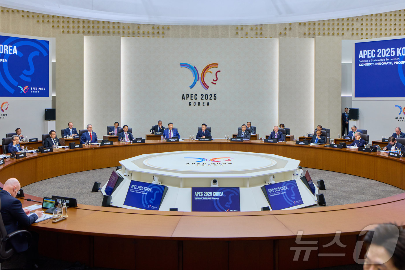 APEC 정상회의, '경주 선언' 채택…"아태 자유무역 지대 추진"(종합)