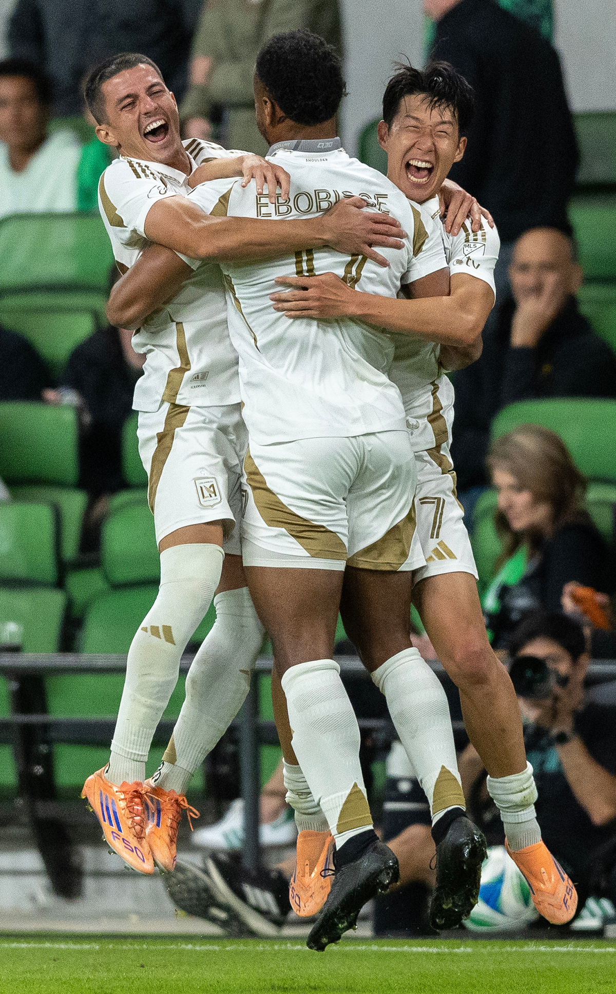 ‘흥부듀오’ 폭발… LAFC, PO 준결승행