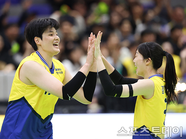 현대건설, IBK기업은행 잡고 선두 도약…KB손보, 우리카드 꺾고 3연승(종합)