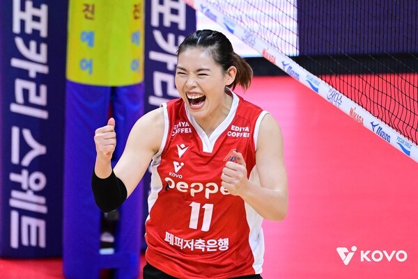 [STN 현장] '조이 30점 폭발' 페퍼저축은행 풀세트 접전, '실바 32점 미친 활약' GS칼텍스 격파...3연승 질주