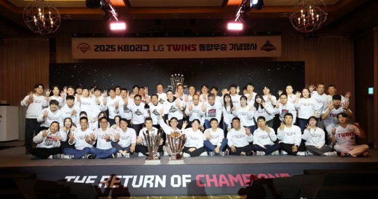 LG 구광모, KS MVP 김현수에게 롤렉스 시계 선물 "끈끈했던 팀, 기억 남을 것"