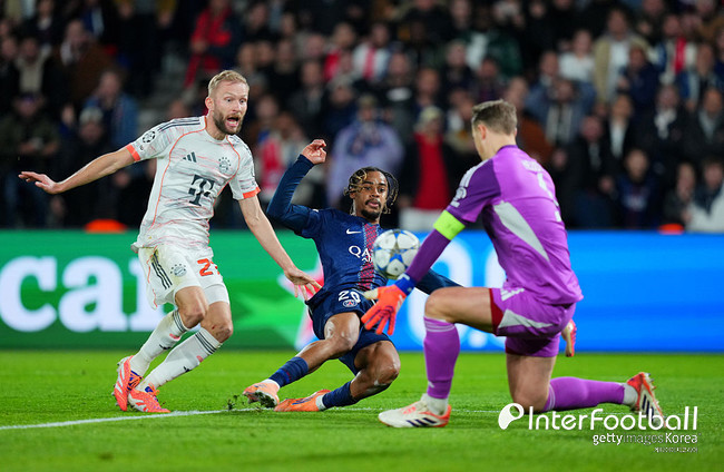 [오피셜] '민재야 이게 클래스다'...이강인 울린 '곧 마흔' 전설의 골키퍼 선방쇼, PSG전 POTM 선정