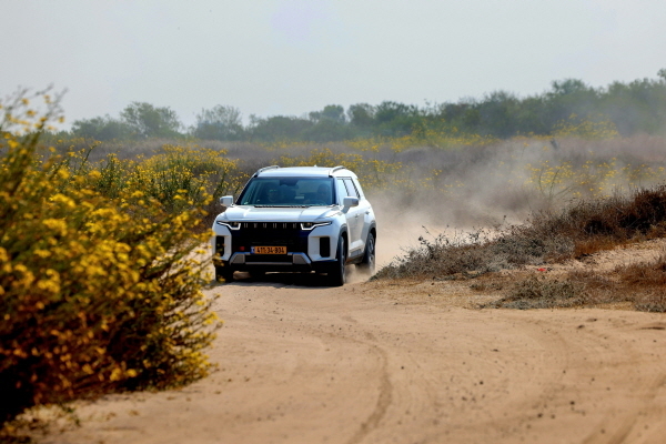 이스라엘·튀르키예 본격 상륙한 ‘KGM 토레스 HEV·무쏘 EV’