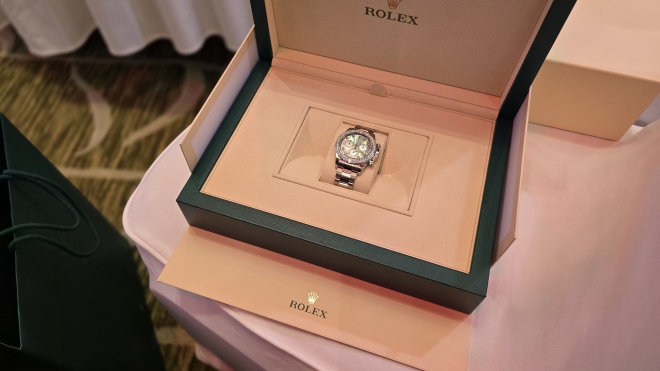 구광모 LG그룹 회장, KS MVP 김현수에 롤렉스 시계 선물…LG 우승 전통으로 남을 듯