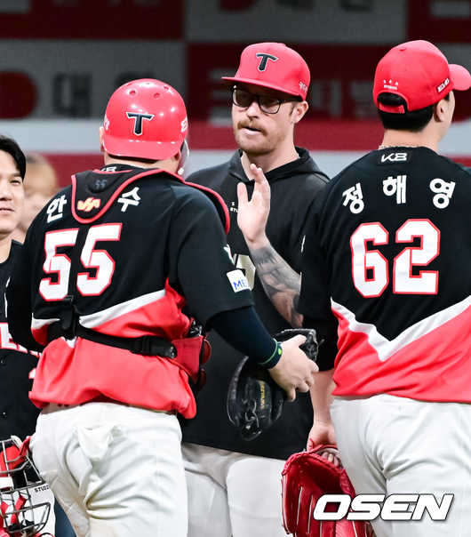 꽃감독 40일 공백 지적했지만 158km 강력 구위 포기도 어렵다...KIA 11승 외인, 재계약으로 가닥잡히나