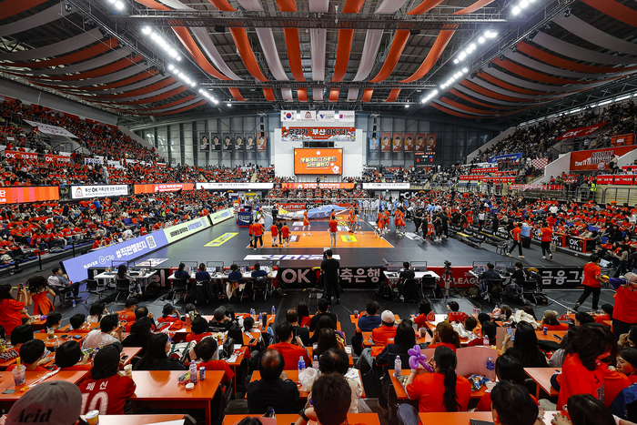 입석까지 모두 ‘매진’, 4270명이 뿜은 뜨거운 열기…OK저축은행이 열어젖힌 ‘부산 시대’, 흥행 예감[SS현장]
