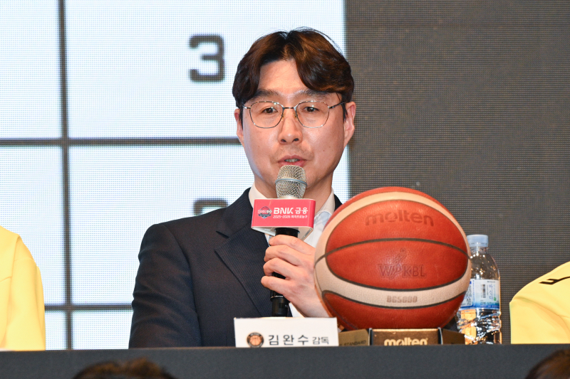 '무려 60.2%' 동료들이 뽑은 우승 후보 KB, 돌아온 '1강' 박지수 [WKBL 미디어데이]