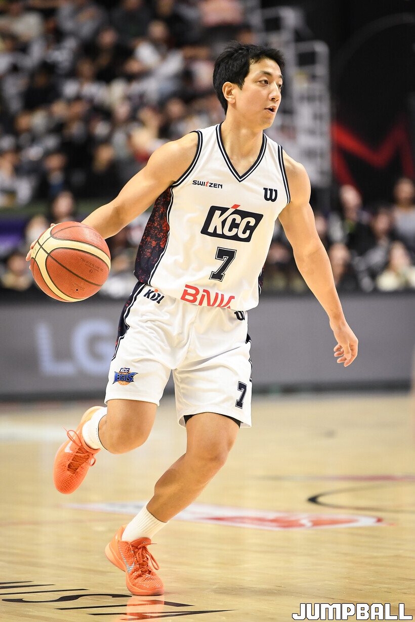 [JB프리뷰] ‘유기상 OUT·허훈 IN’ 분위기 정반대인 LG-KCC, 창원에서 격돌