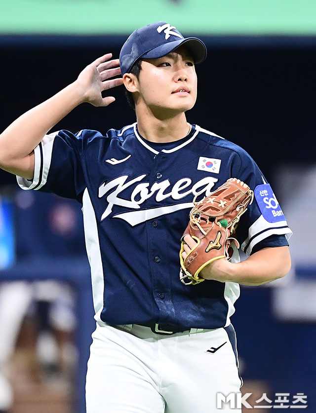 “日서도 좋은 결과 가지고 올 것”…‘최고 153km+1.1이닝 KKK 완벽투’ 성인 대표팀 데뷔전서 쾌투한 정우주의 다짐 [고척 인터뷰]