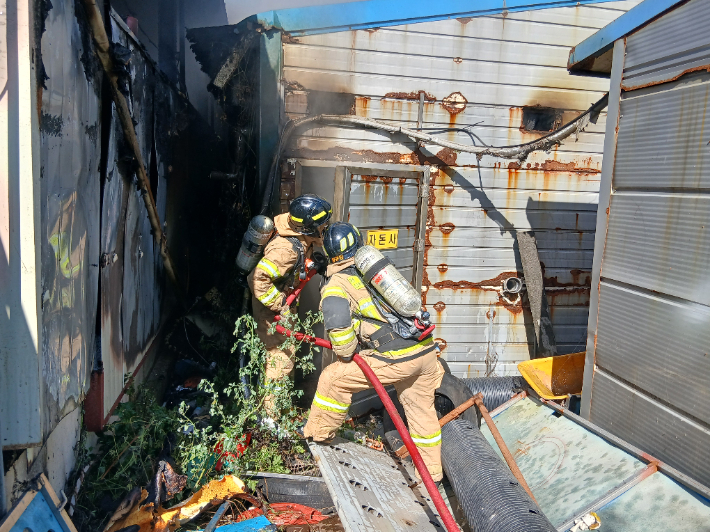 "난파선처럼 무너지는 몸과 마음…소방관에게도 위로가 필요합니다"