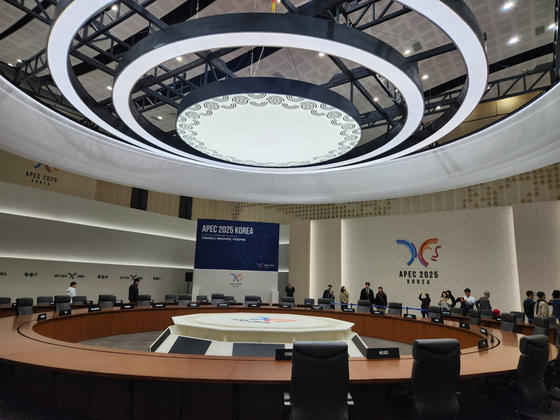 "다른 곳 옮길 APEC 정상회의장 보자"…1만2000명 찾아