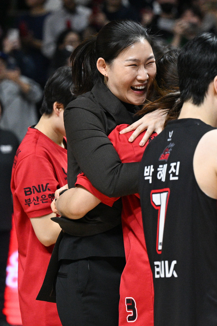 여자프로농구 최초 '女 사령탑' 격돌 앞뒀다...16일 부산서 WKBL 25-26시즌 개막